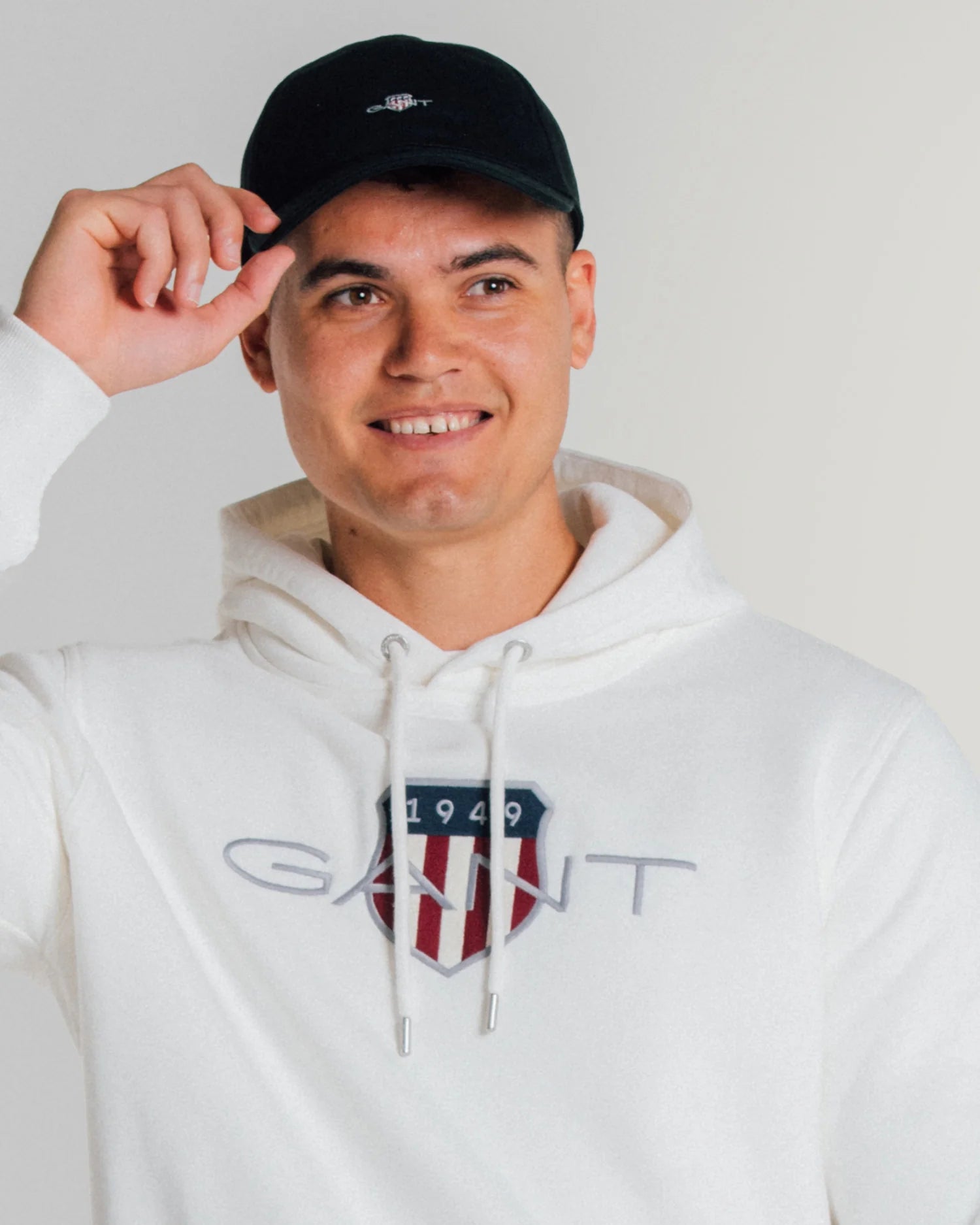 GANT - Shield Hoodie - Eggshell – Blowes Clothing